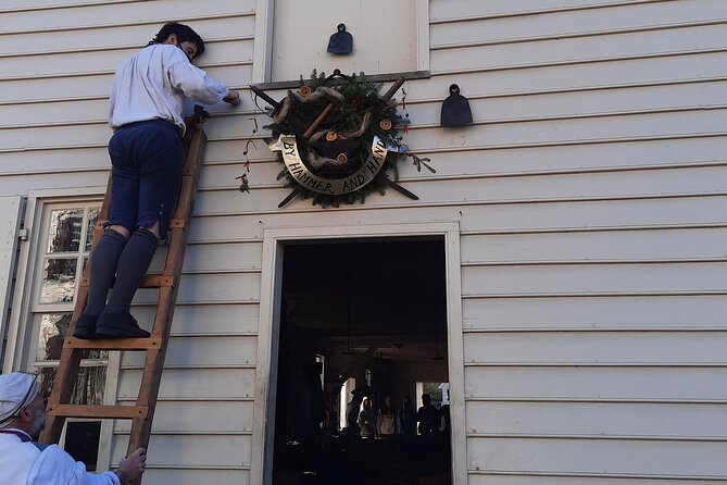 1 Hour Christmastide Walking Tour in Virginia Past and Present - Practical Tips for Your Visit