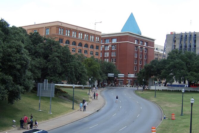 1-Hour JFK Assassination Walking Tour - An Honest Look at the 1-Hour JFK Assassination Tour