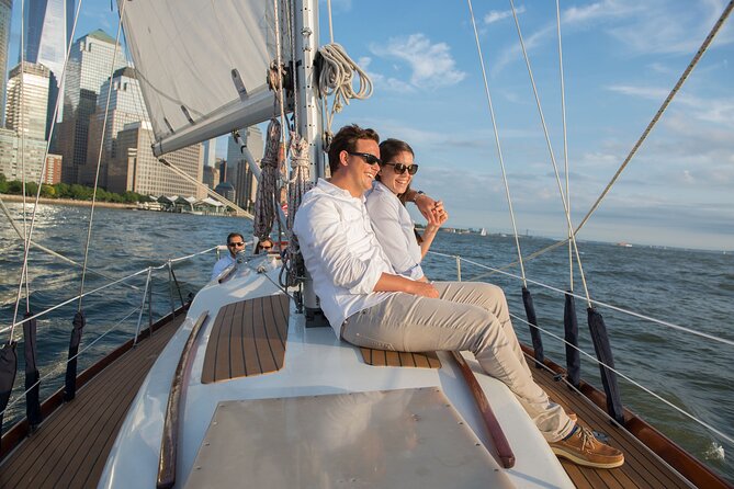 1 Hour Private Charter in New York Harbor for up to 6 people - Discovering a New Perspective on New York City