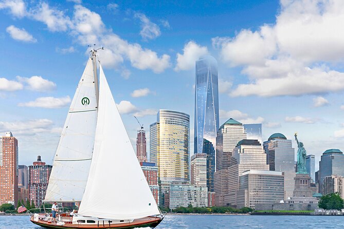 1 Hour Private Charter in New York Harbor for up to 6 people - Detailed Itinerary and Highlights