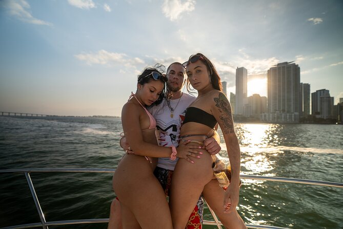 100ft 3 story mega yacht nightclub on the ocean with open bar - What to Expect from the Miami Mega Yacht Nightclub Tour