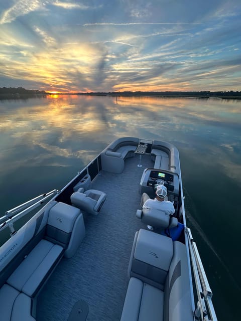 2 Hour Private 24 ft. Luxury Pontoon Hilton Head Boat Rental - What’s Included and What to Expect Expense-wise