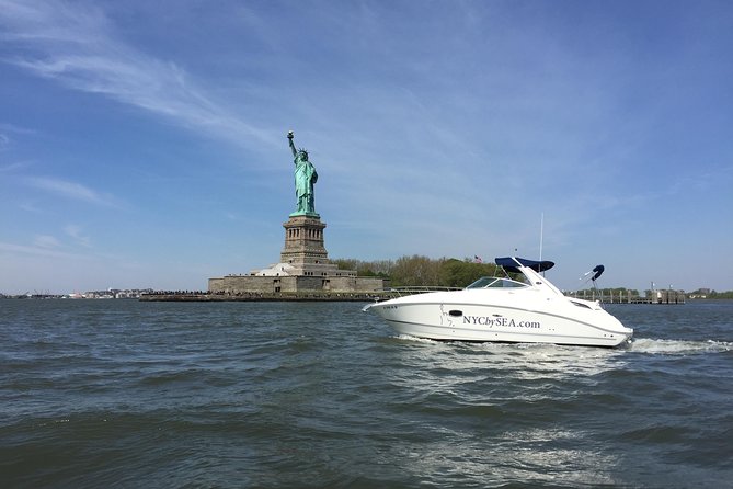 2-Hour Private Luxury Boat Tour in New York City - Detailed Breakdown of the Experience
