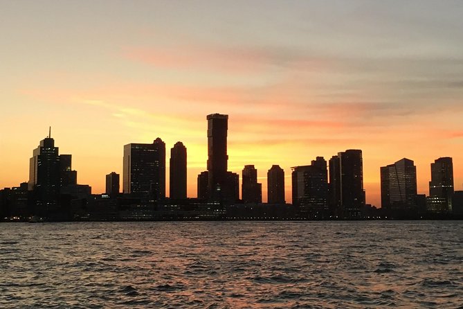 2-hour Private Luxury New York City Sunset Boat Tour - Key Points