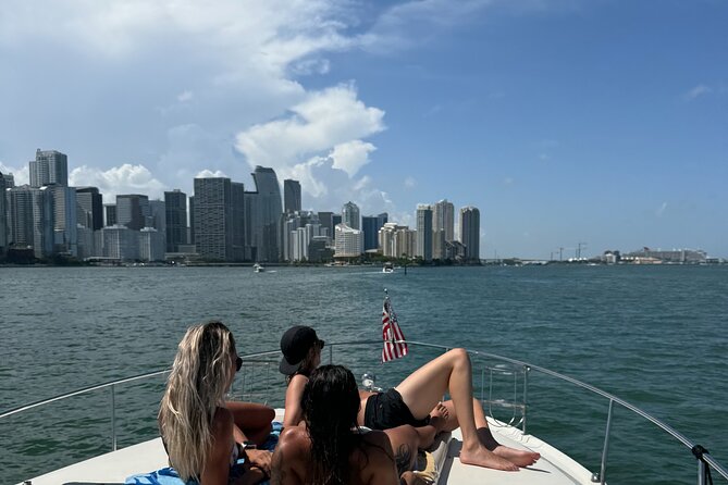 2 Hour Serenity and Scenic Yacht Tour with Champagne - Key Points