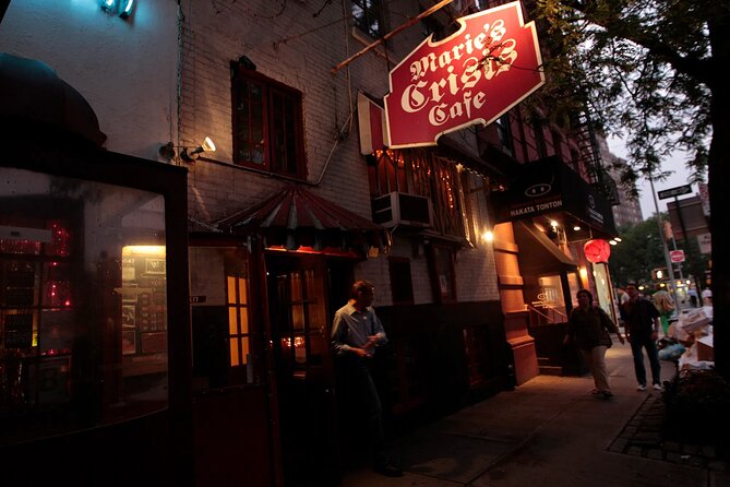 2-Hour Spanish Nightlife Guided Walking Tour of Greenwich Village - Discovering Greenwich Village’s Nightlife: What to Expect