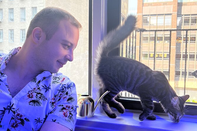 2-Hour Terrarium Making Experience with Cats in New York - What the Experience Looks Like