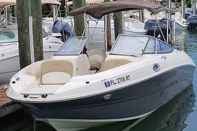 24 Ft Miami Bay: Private Boat, Gas Included , 8 people, Captained - Key Points