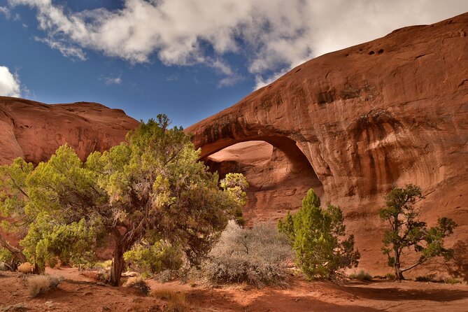 3.5-Hour Mystery Valley's 4×4 Tour - Transportation and Group Size