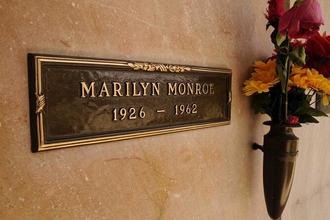 3-hour Hollywood Chills Tour - Celebrity Scandals and Cemeteries - In-Depth Review of the 3-hour Hollywood Chills Tour