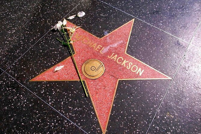 3-hour Hollywood Chills Tour - Celebrity Scandals and Cemeteries - Who Should Consider This Tour?