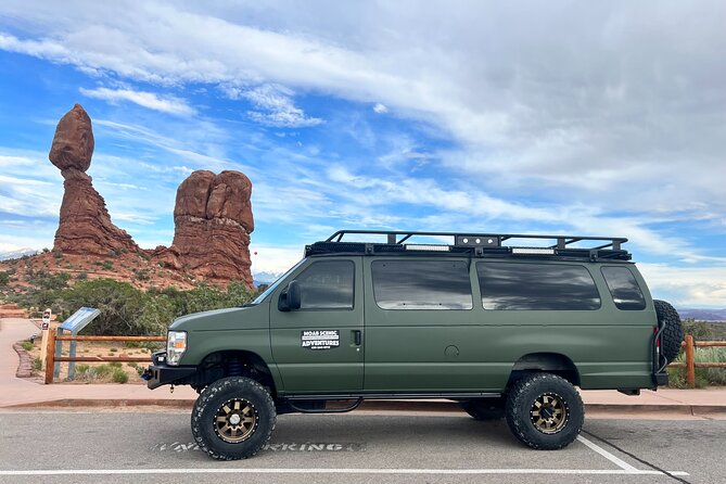 3-Hours Sunset Arches National Park Pavement Sights Tour - What Makes This Tour Stand Out?