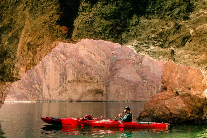 4-Hour Kayak Deluxe Tour in Emerald Cave with Catered Lunch - The Guides: Knowledge, Friendliness, and Safety