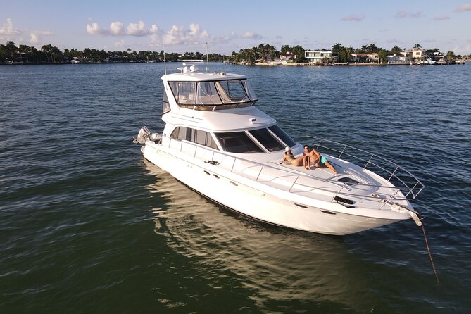 52' Yacht Rental in Miami Beach with Experienced Captain - The Sum Up