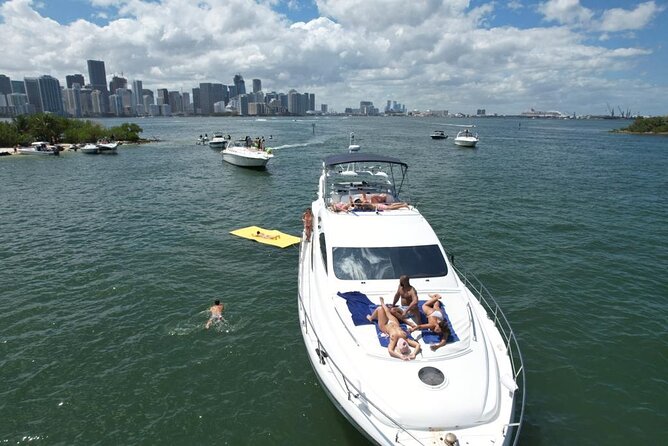 65ft Yacht Charter in Miami - Itinerary Breakdown: What Your Day Looks Like