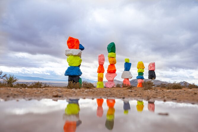 7 Magic Mountains Tour and Las Vegas sign on a Slingshot - Key Points