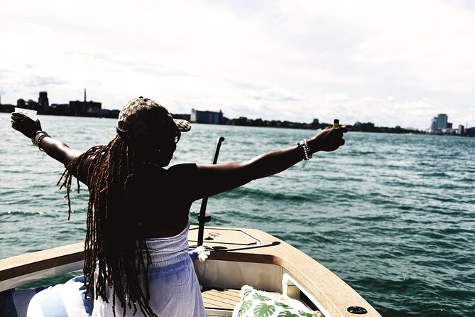 75 Minutes Detroit River, Belle Isle Breeze Electric Cruise - Key Points