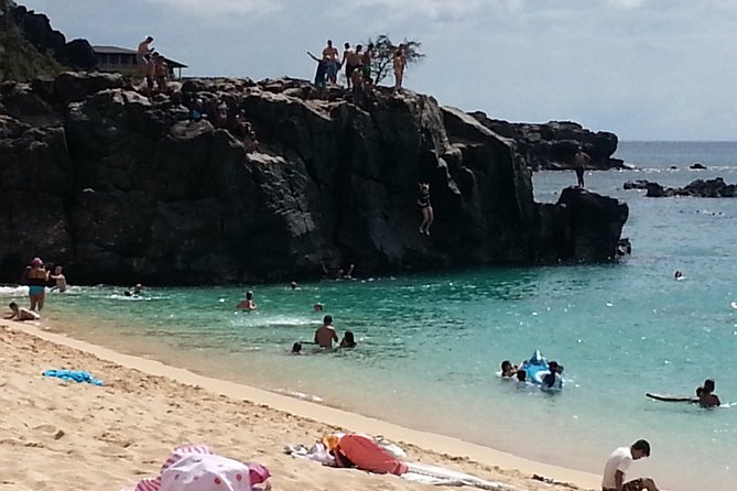 8-Hour Luxury Four Door Convertible Tour of Oahu's South and North Shores - FAQs