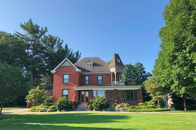 A Self-Guided Walking Audio Tour of Holland, Michigan - The Experience: What You Can Expect