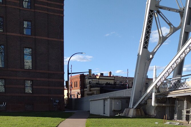 A Self-Guided Walking Tour through Duluths Canal Park - Key Points