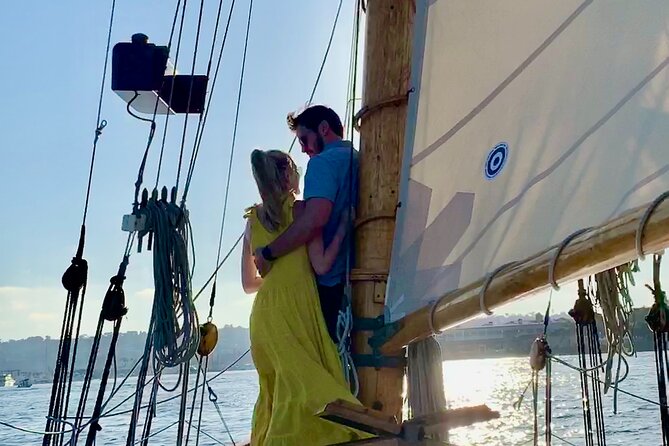 Afternoon Sail On A Charming Vintage Yacht Beer &. Wine Included - Experience Quality and Crew: Why It Matters