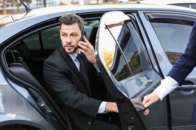 Airport Transfers - Chauffeur Car & Limo Services of Melbourne - A Safe and Stress-Free Arrival in Melbourne
