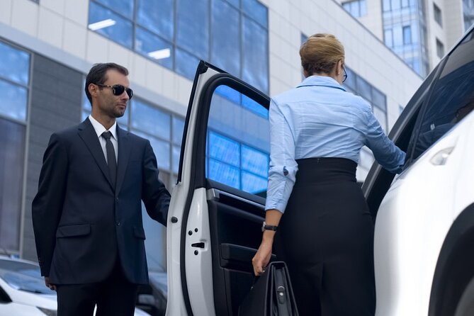 Airport Transfers - Chauffeur Car & Limo Services of Melbourne - The Booking Experience & Customer Service