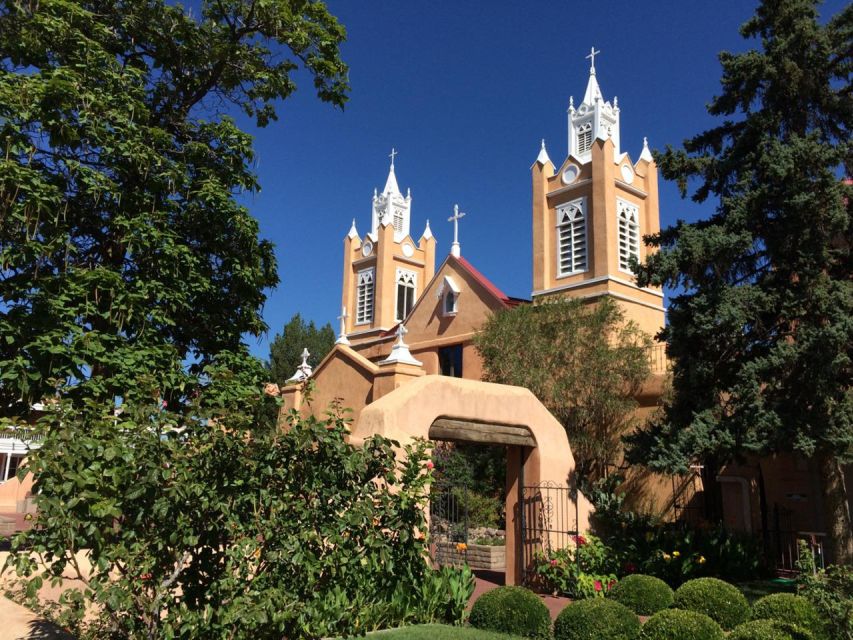 Albuquerque's Timeless Wonders: From Plazas to Museums - An Engaging Introduction to Albuquerque’s Heart