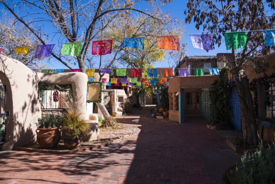 Albuquerque's Timeless Wonders: From Plazas to Museums - The Albuquerque Museum: Art and History Unveiled