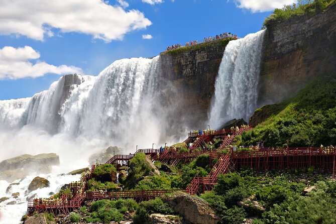 All inclusive Niagara Falls Day/Night Illumination Tour & Boat - What the Tour Offers