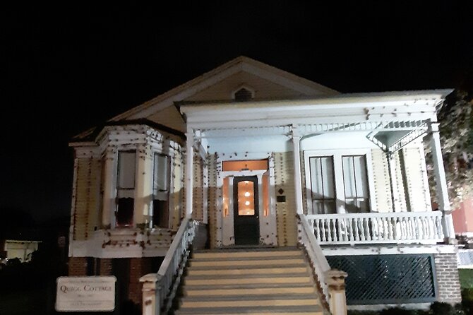 Al's Ghost tour : a small group experience - A Walk Through the Haunted Spots