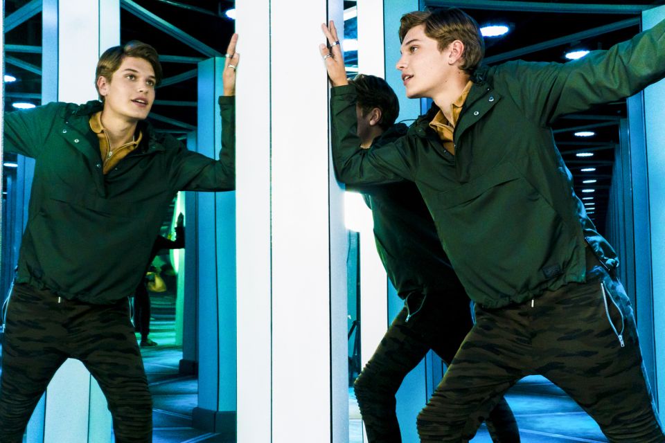 American Dream: Mirror Maze Admission Ticket - A Detailed Look at the Mirror Maze Experience