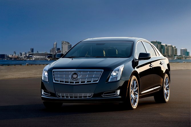 Arrival Transfer Denver Airport DEN to Denver City by Luxury Car - Key Points