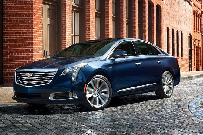 Arrival Transfer Denver Airport DEN to Denver City by Luxury Car - How This Service Compares to Other Options