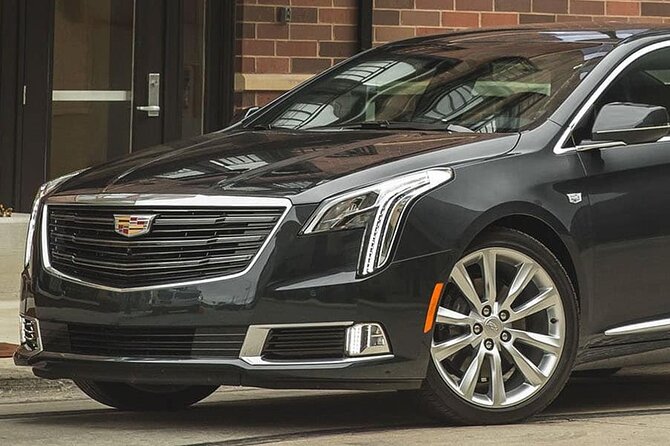 Arrival Transfer Denver Airport DEN to Denver City by Luxury Car - Who Will This Experience Suit Best?