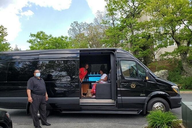 Arrival Transfer From Richmond Airport Up to 14 people - Practical Details and Tips