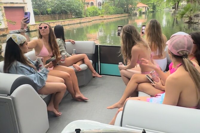 Bach Party Boat on Lake Austin 4 hours Up to 12 guests - A Closer Look at the Lake Austin Party Boat Experience