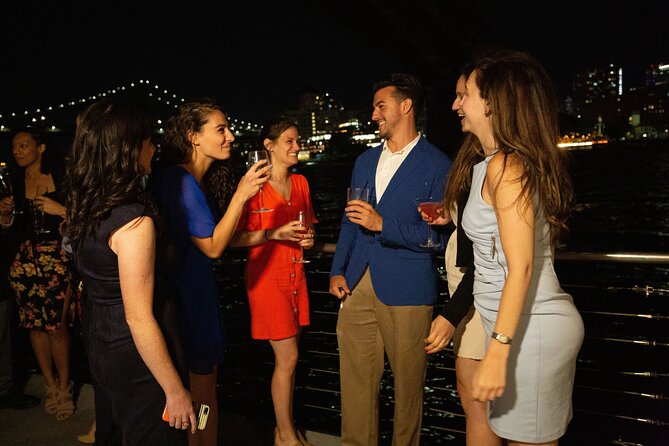 Bateaux New York Thanksgiving Plated Dinner Cruise - Frequently Asked Questions