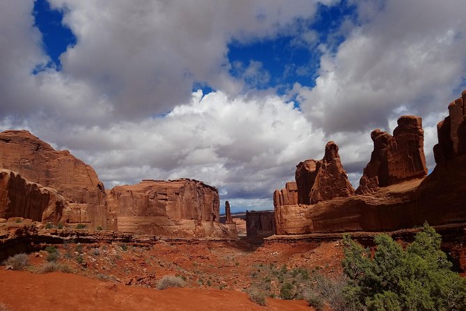 Best Scenic Arches Tours w/ Walks: Pick 3hr, 4hr, 5hr, or 7hr - What Makes This Tour Stand Out?