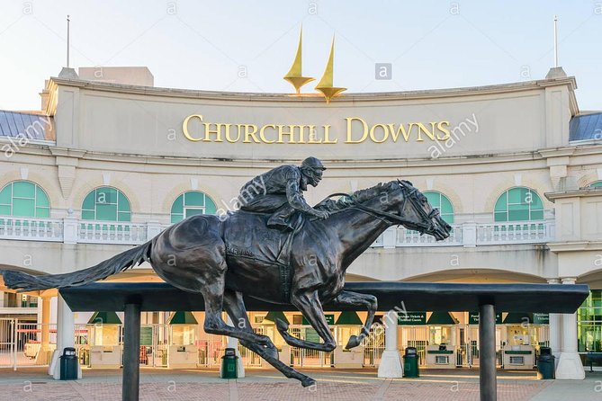 Bourbon & Derby: Makers Mark OR Buffalo trace + Churchill Down - The Group Size & Atmosphere