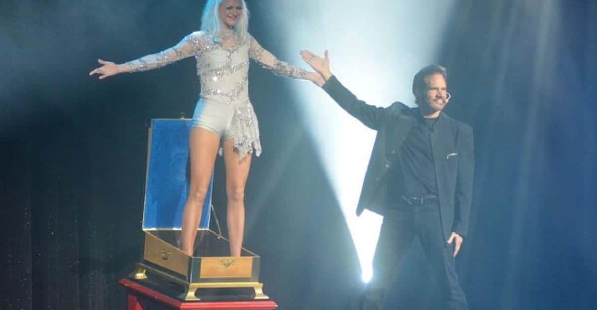 Branson: Cabaret Comedy Magic Dinner Show - A Closer Look at the Branson Cabaret Magic Dinner Show  