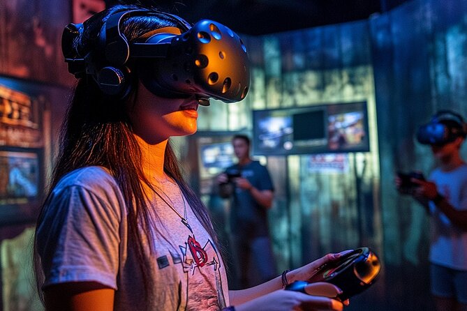 Bundle: 1 hour Axe Throwing+ 1 hour VR Escape Game - What to Expect From This Miami Experience