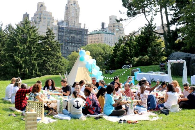 Central Park Luxury Picnic for 5 to 8 Person - Key Points