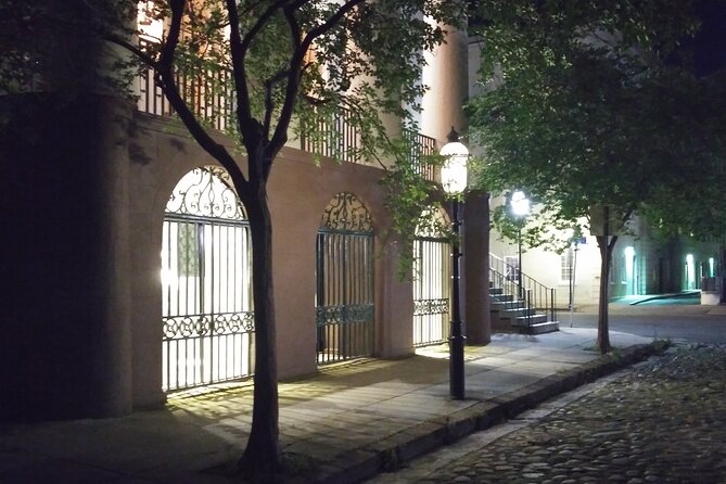 Charleston Dark History & Ghost Tour with Adam - Group Size and Atmosphere