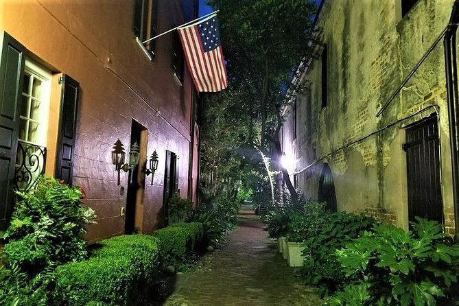 Charleston's Pleasing Terrors Night-Time Walking Ghost Tour - The Experience: Walking, Stories, and Atmosphere
