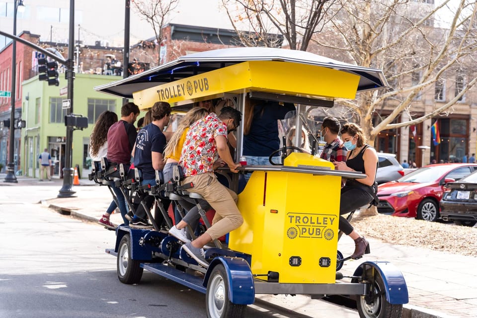 Charlotte: Double Trolley Pub Tour with Drinks - The Guide and Atmosphere