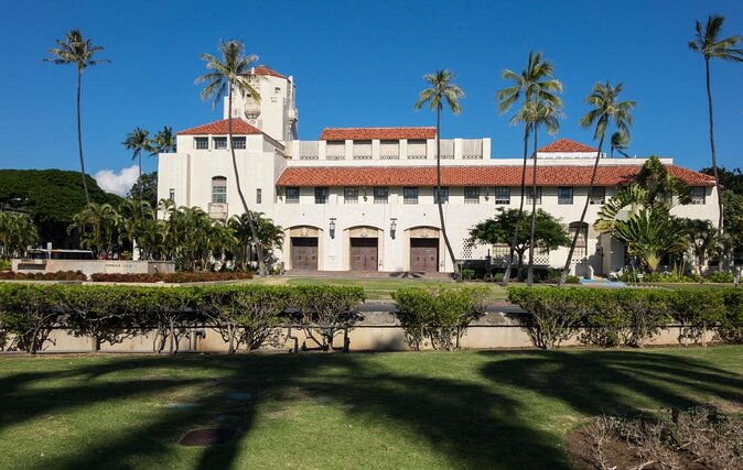 Charms of Honolulu Walking Tour for Couples - Key Points