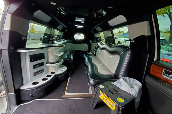 Chicago 4-Hour Private Sightseeing Transfer by Luxury Limousine - Key Points