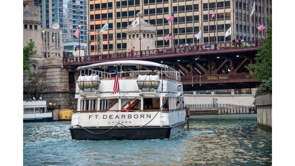 Chicago: Architecture Boat Tour with Drinks - Why This Tour Works for Different Travelers