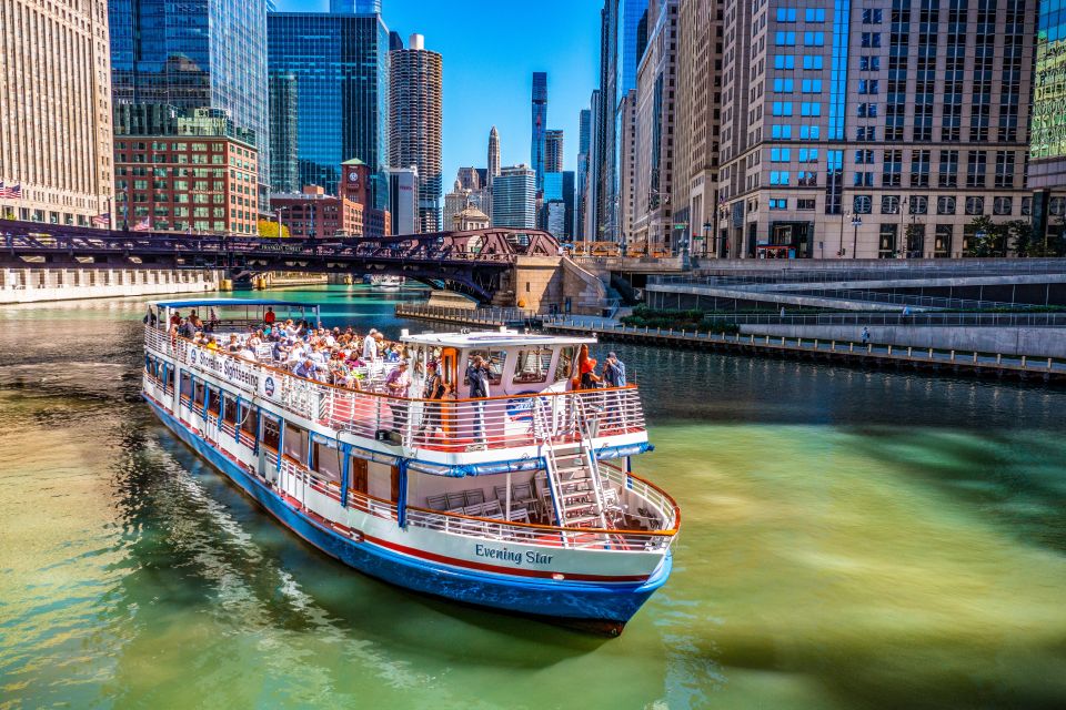 Chicago: Architecture River Cruise Skip-the-Ticket Line - The Bar and Refreshments